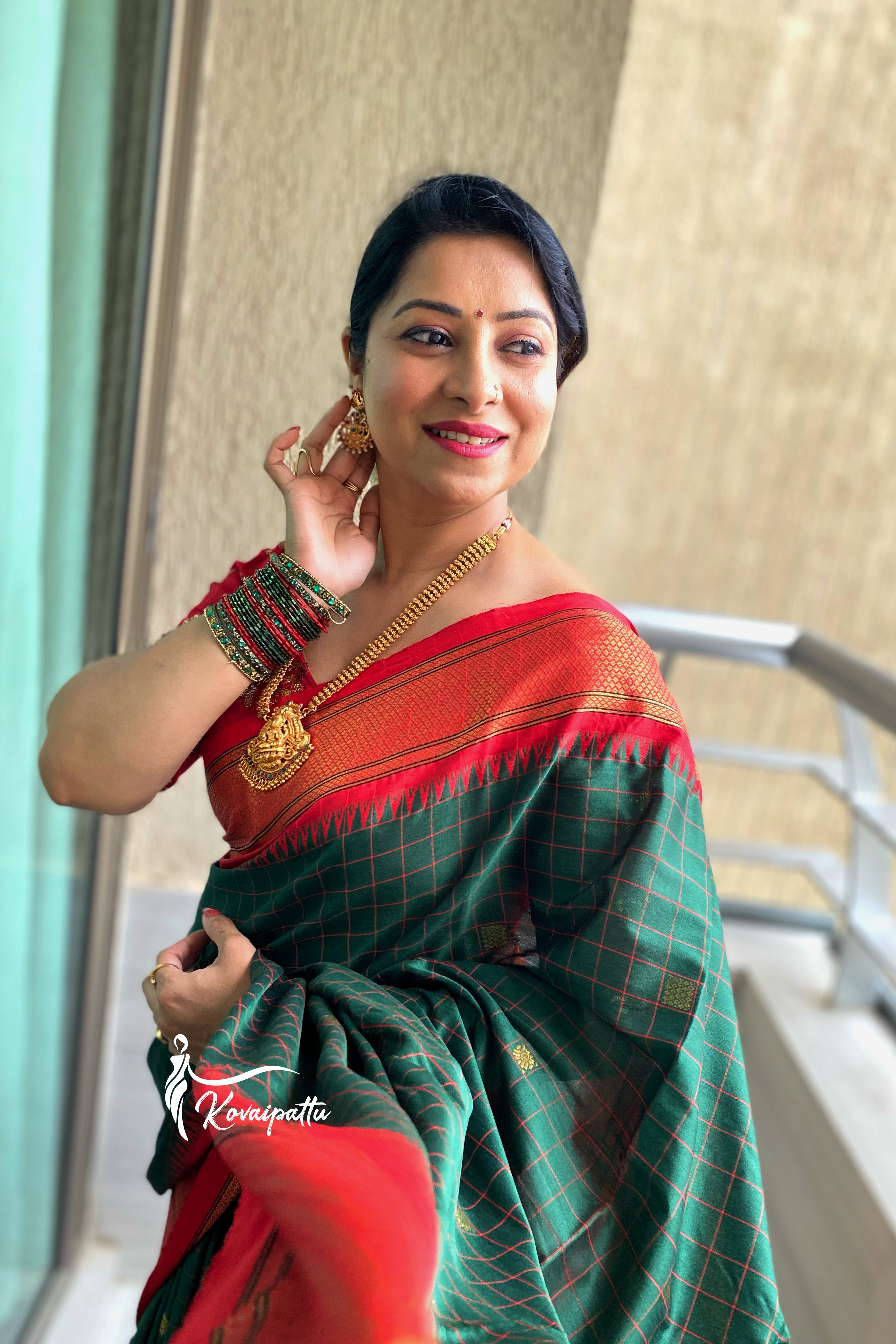 Rena Green with Red – Kovaipattu